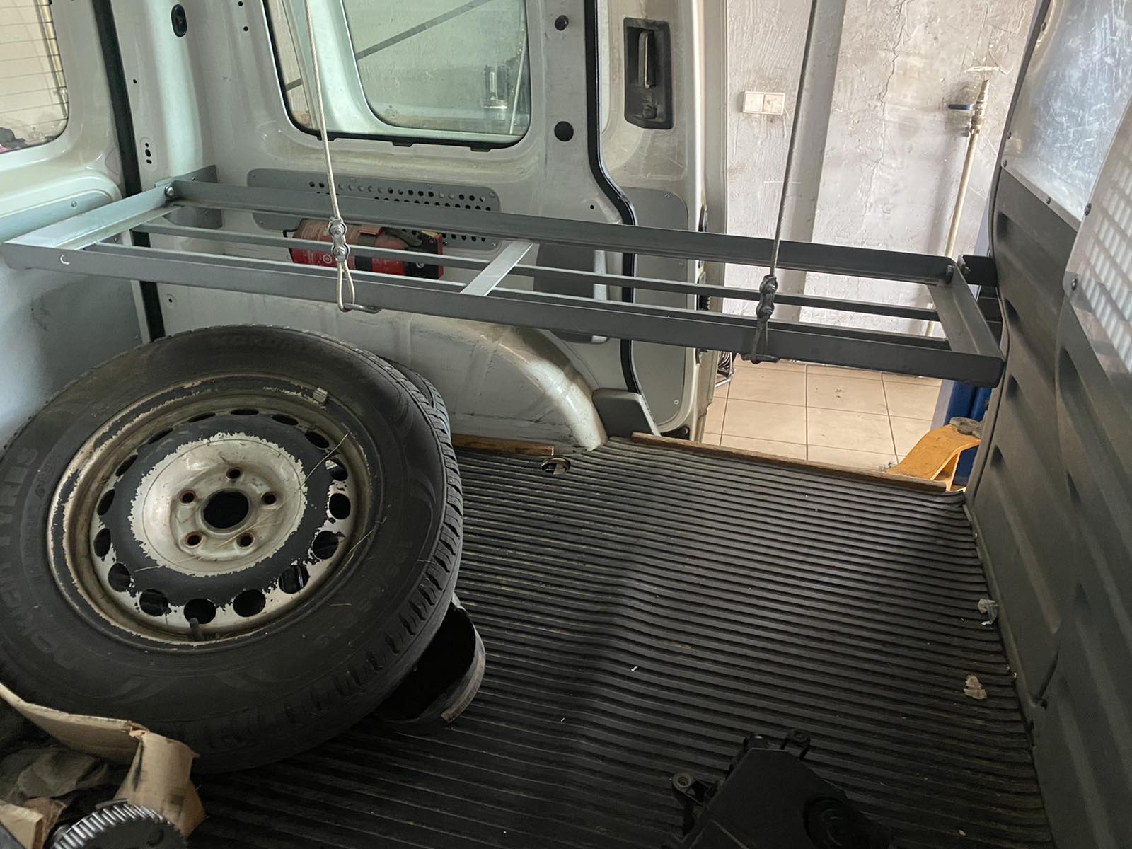 Naudotas Volkswagen Caddy Priekinio bamperio laikiklis 1T0807049