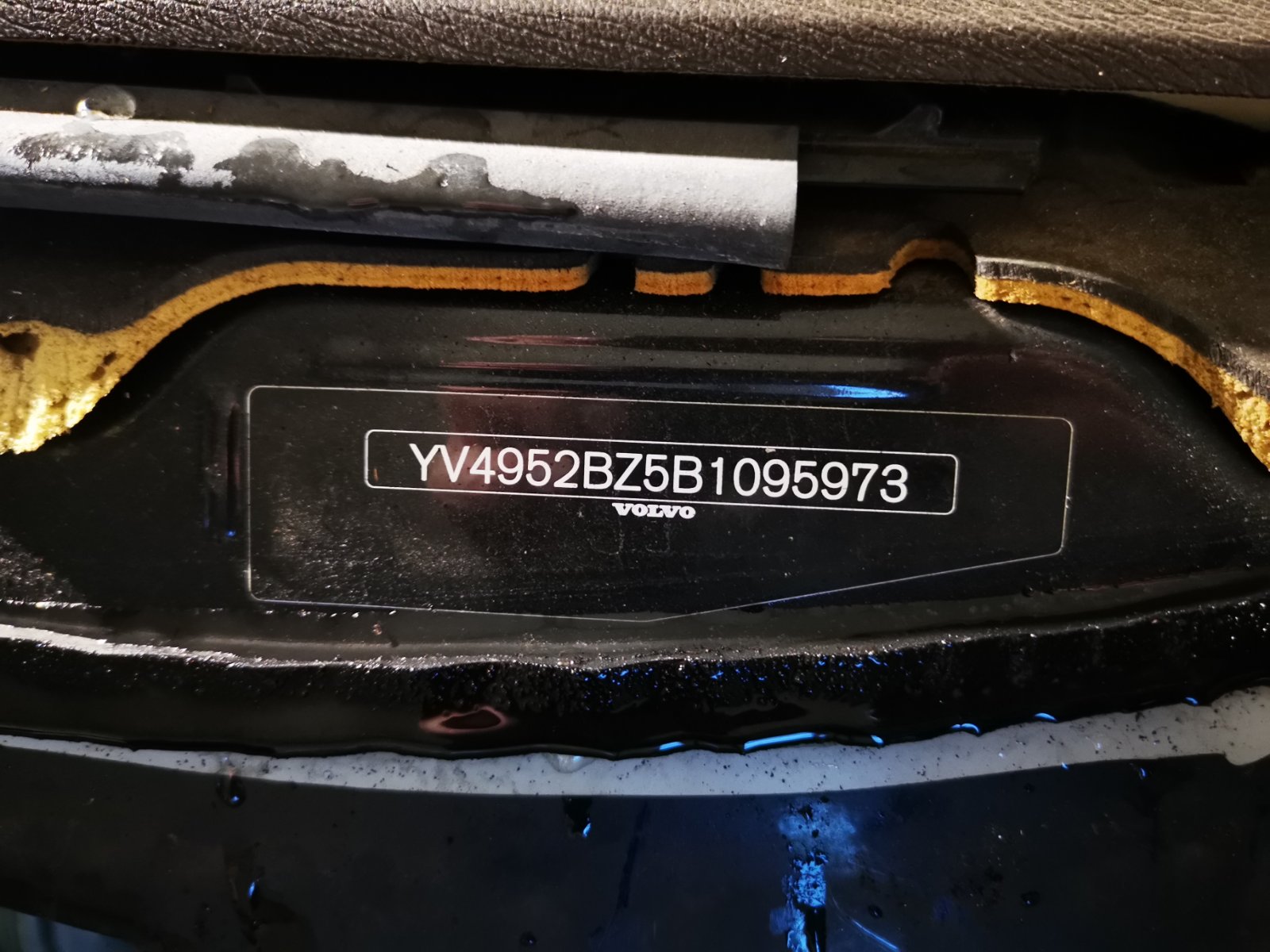 Used VOLVO XC70 Sound insulation 30796901