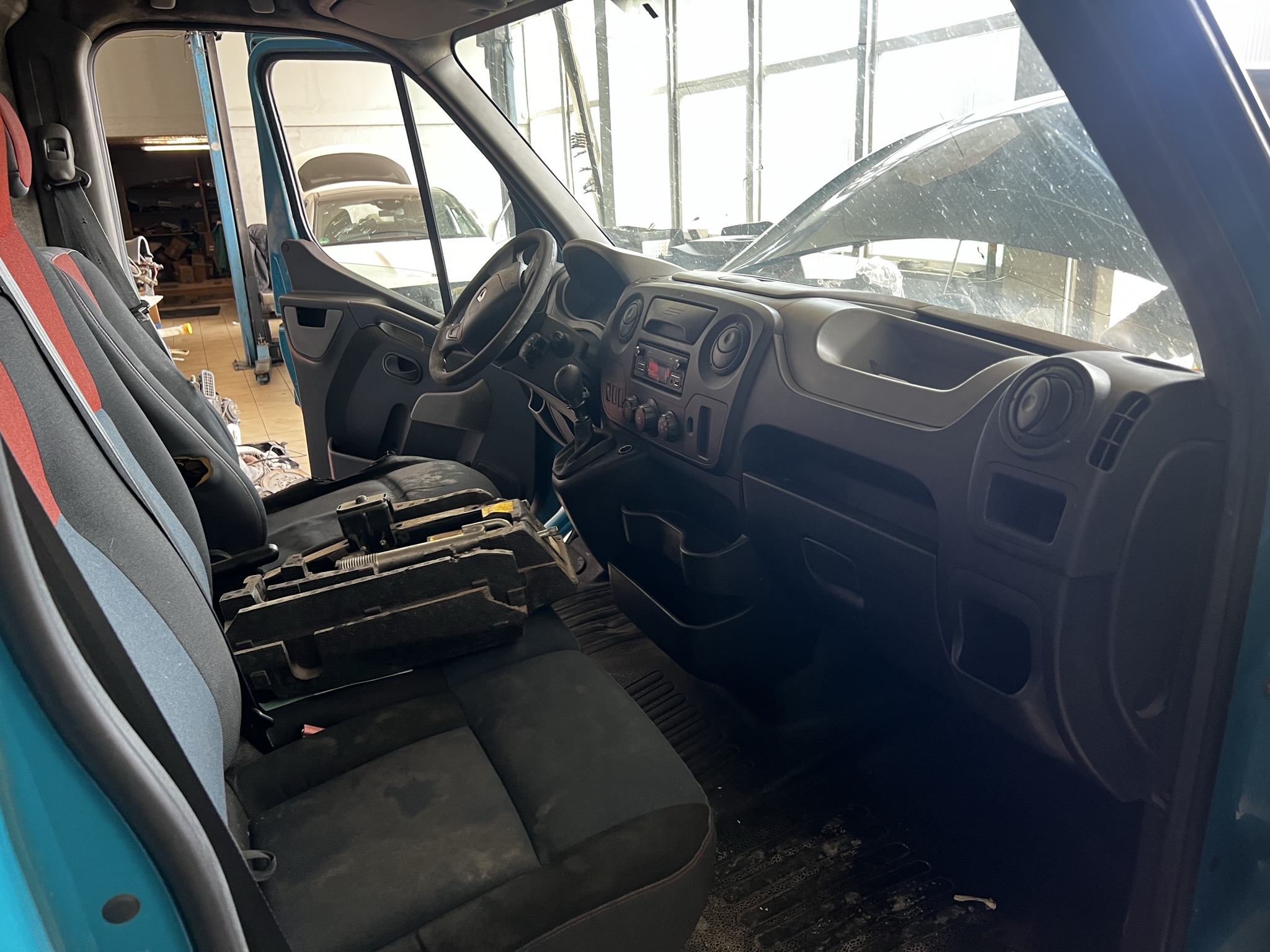 Used RENAULT Master Sliding door strip 828200148R