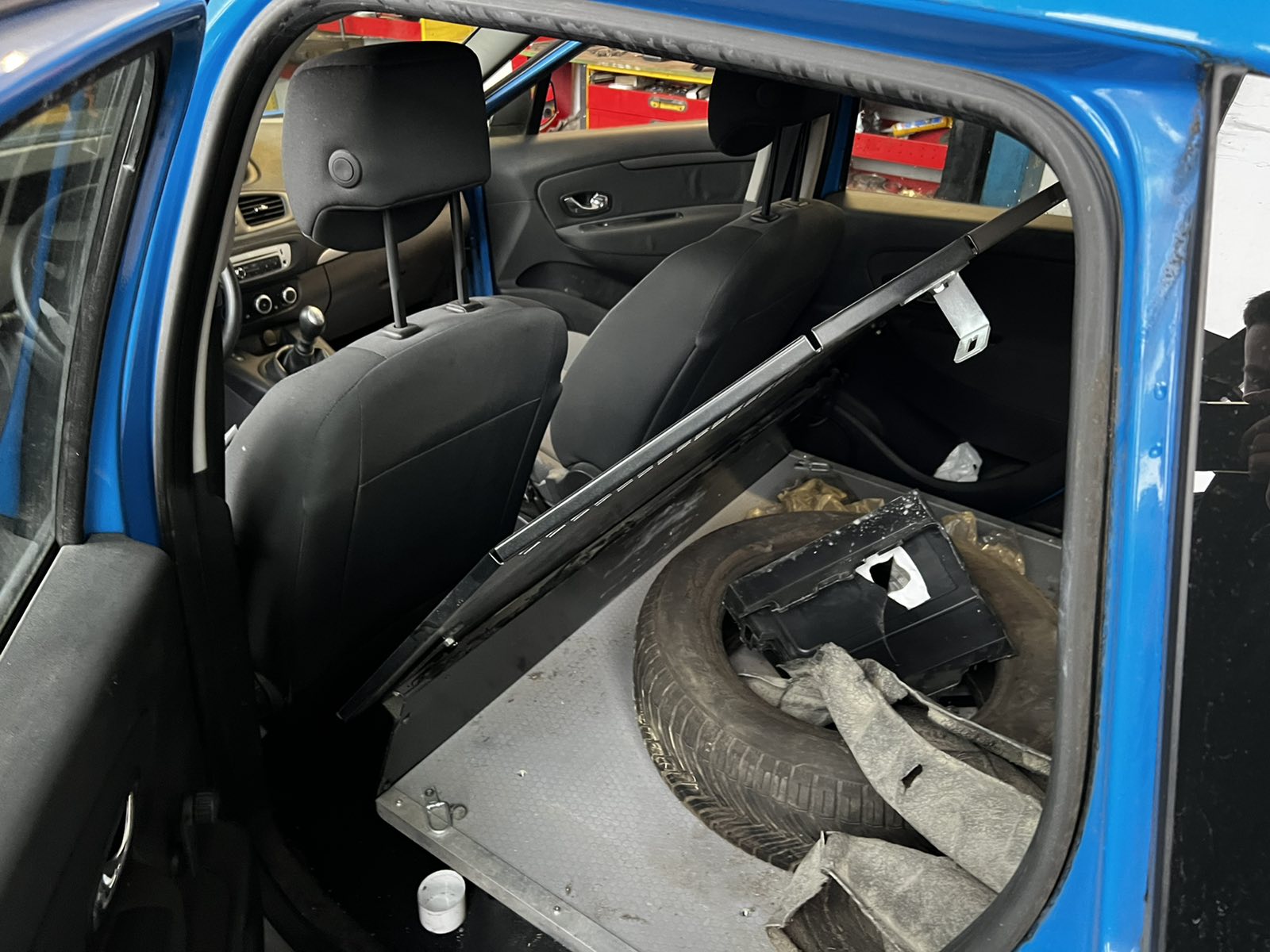 Used RENAULT Scenic Front frame and its details 752100007R