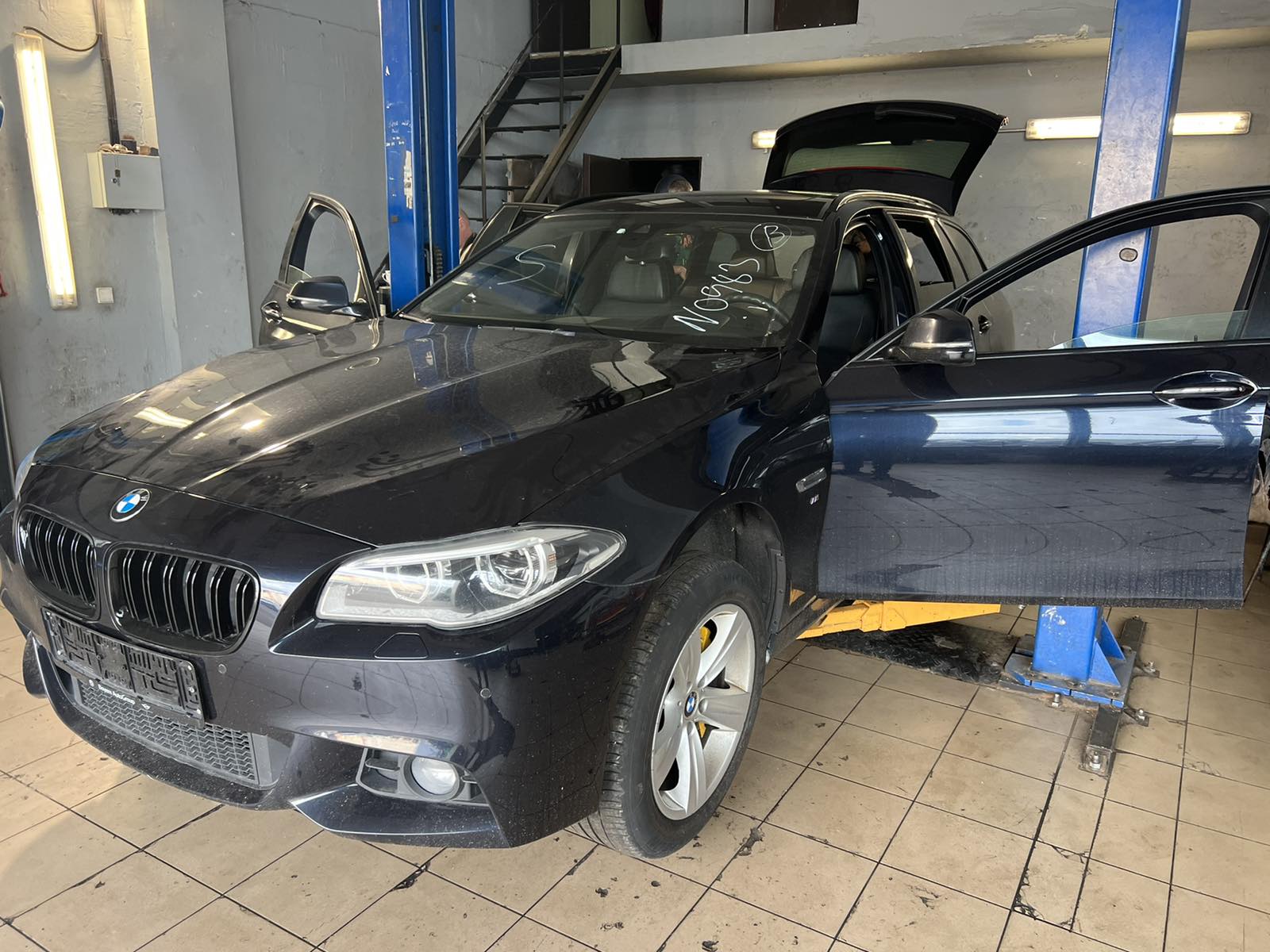 Used BMW 5 SERIES Interior panel and its details 9166657