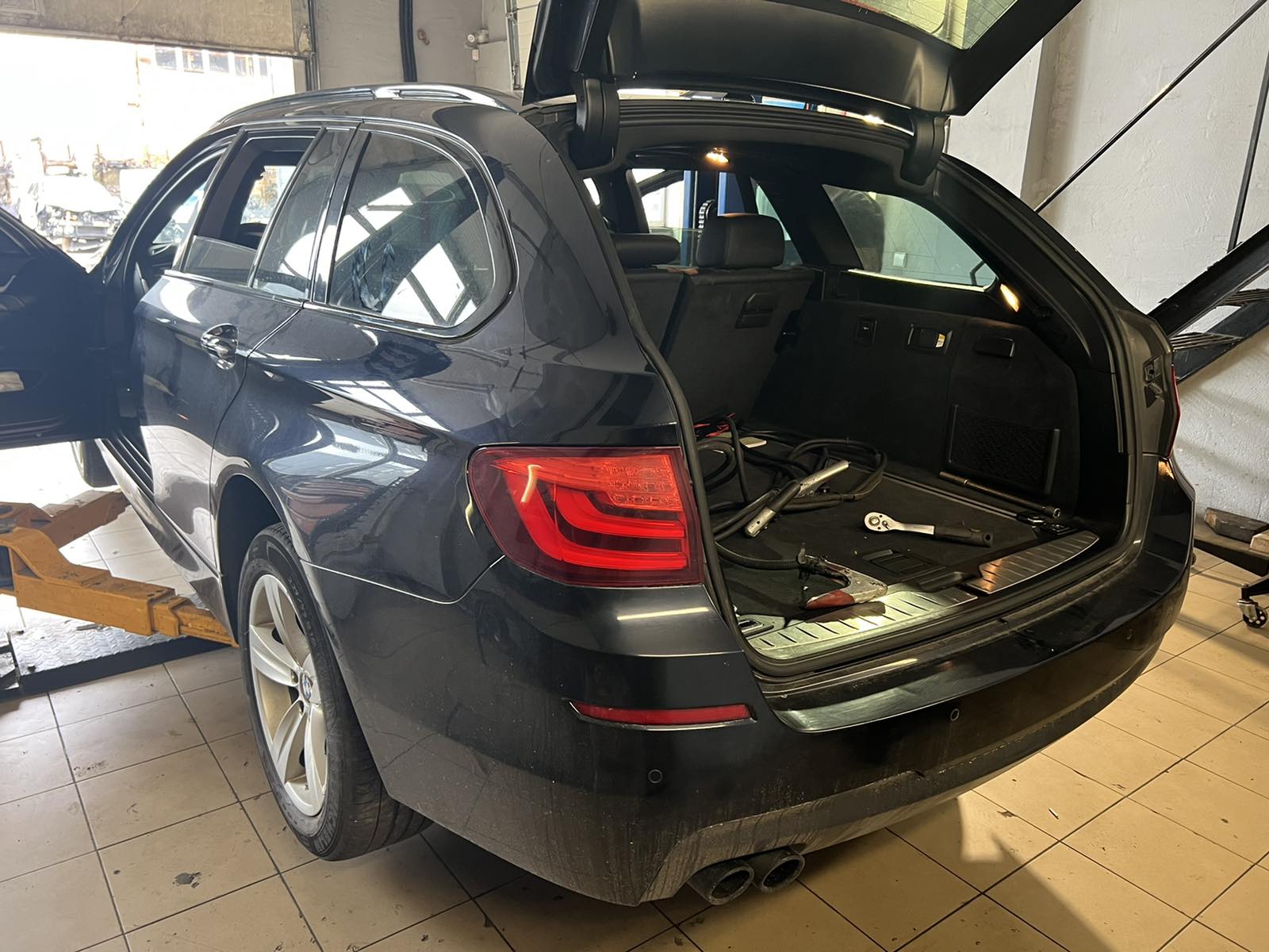 Used BMW 5 SERIES Switch and its parts 9275121