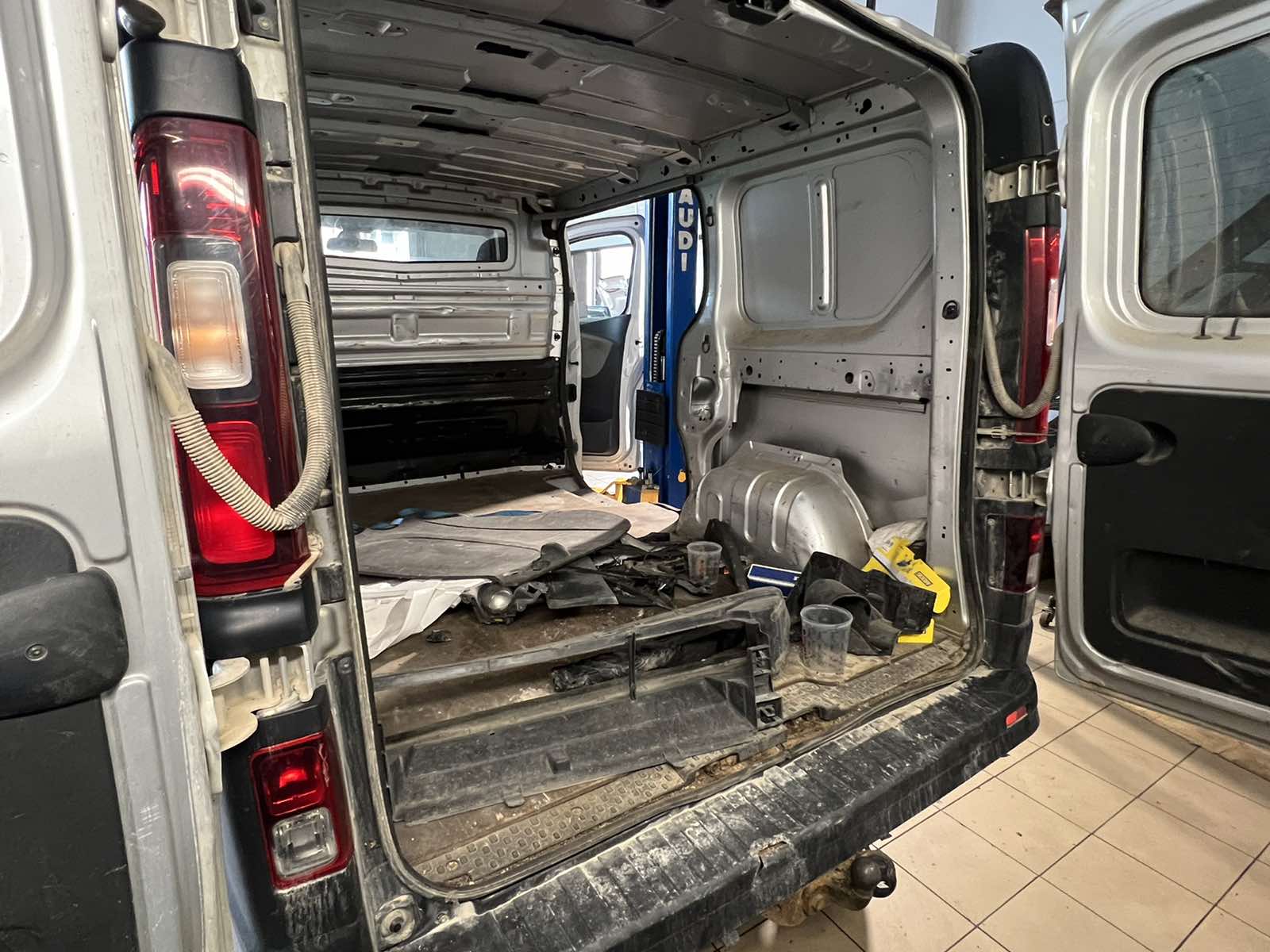 Utilisé RENAULT Trafic Pompe de direction assistée électrique 491100616R
