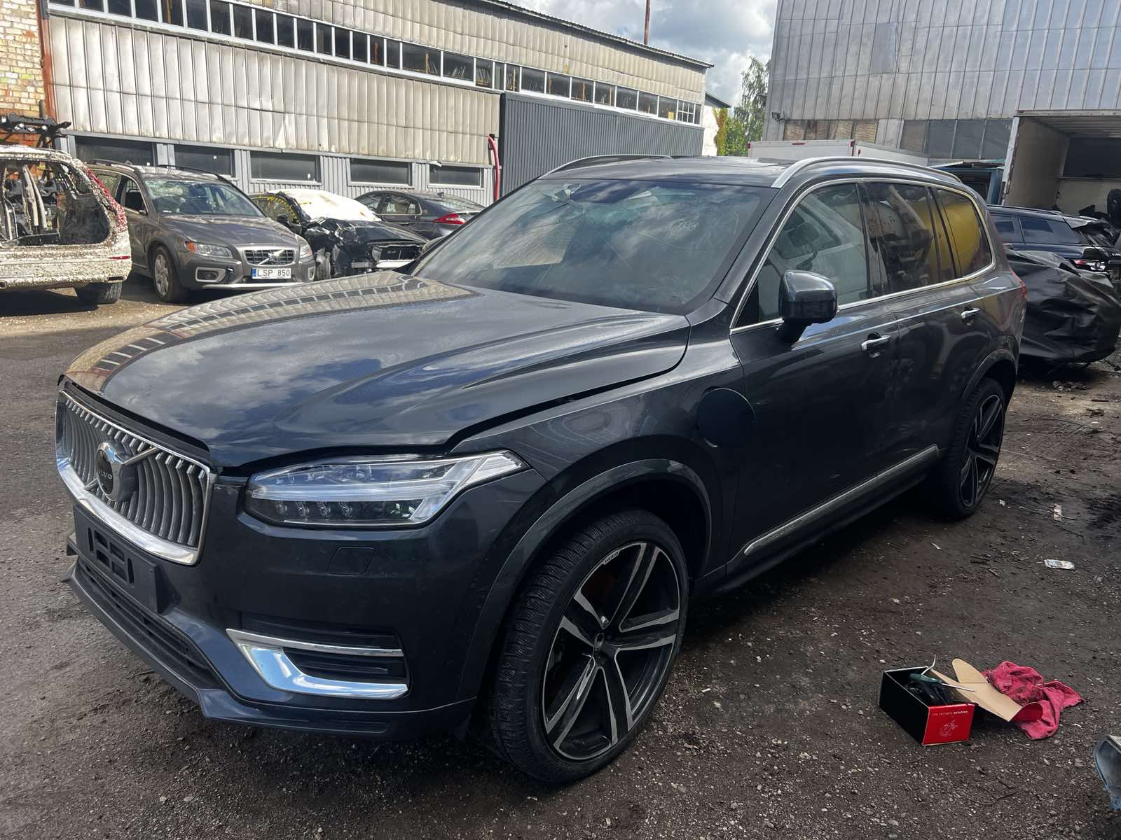 Used VOLVO XC90 Intake manifold 32257808