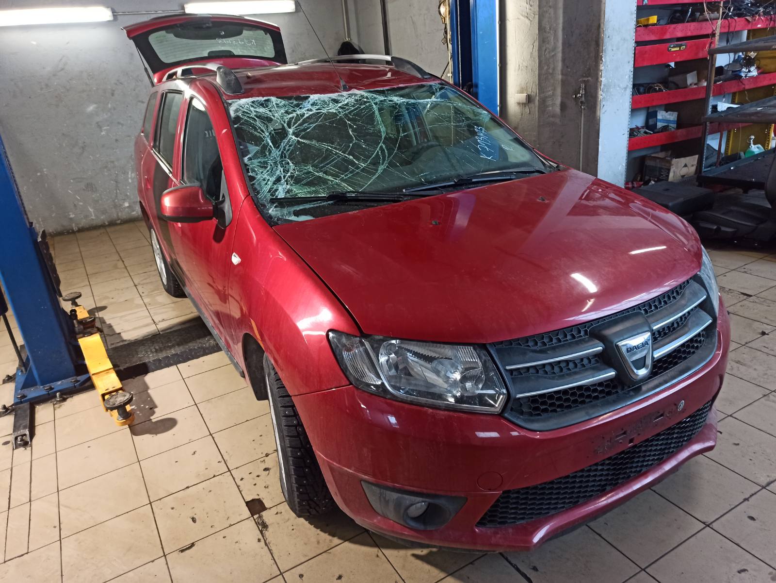Used Dacia Logan Front door strip to the glass exterior 808206884R