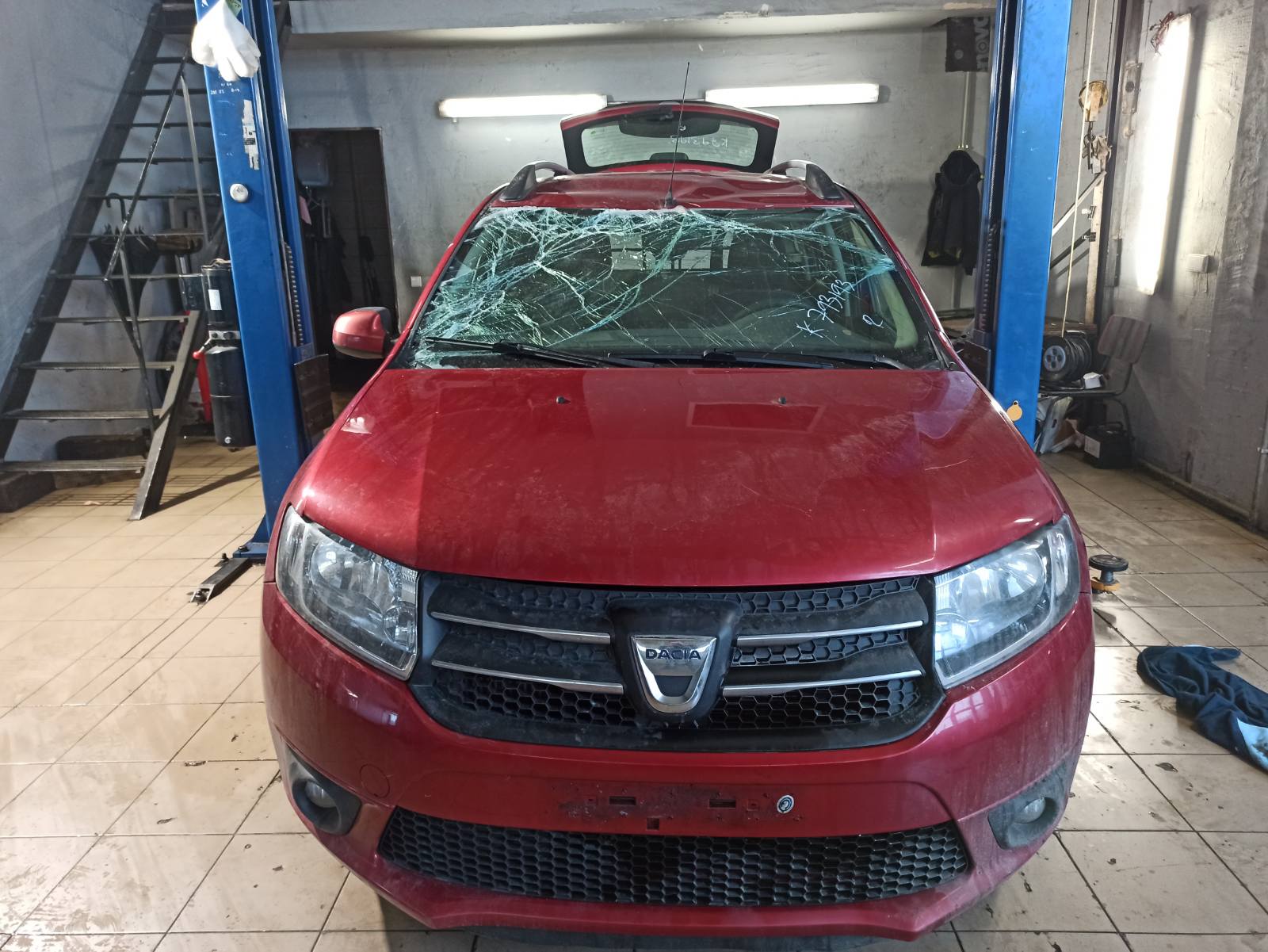 Used Dacia Logan Front door strip to the glass exterior 808206884R