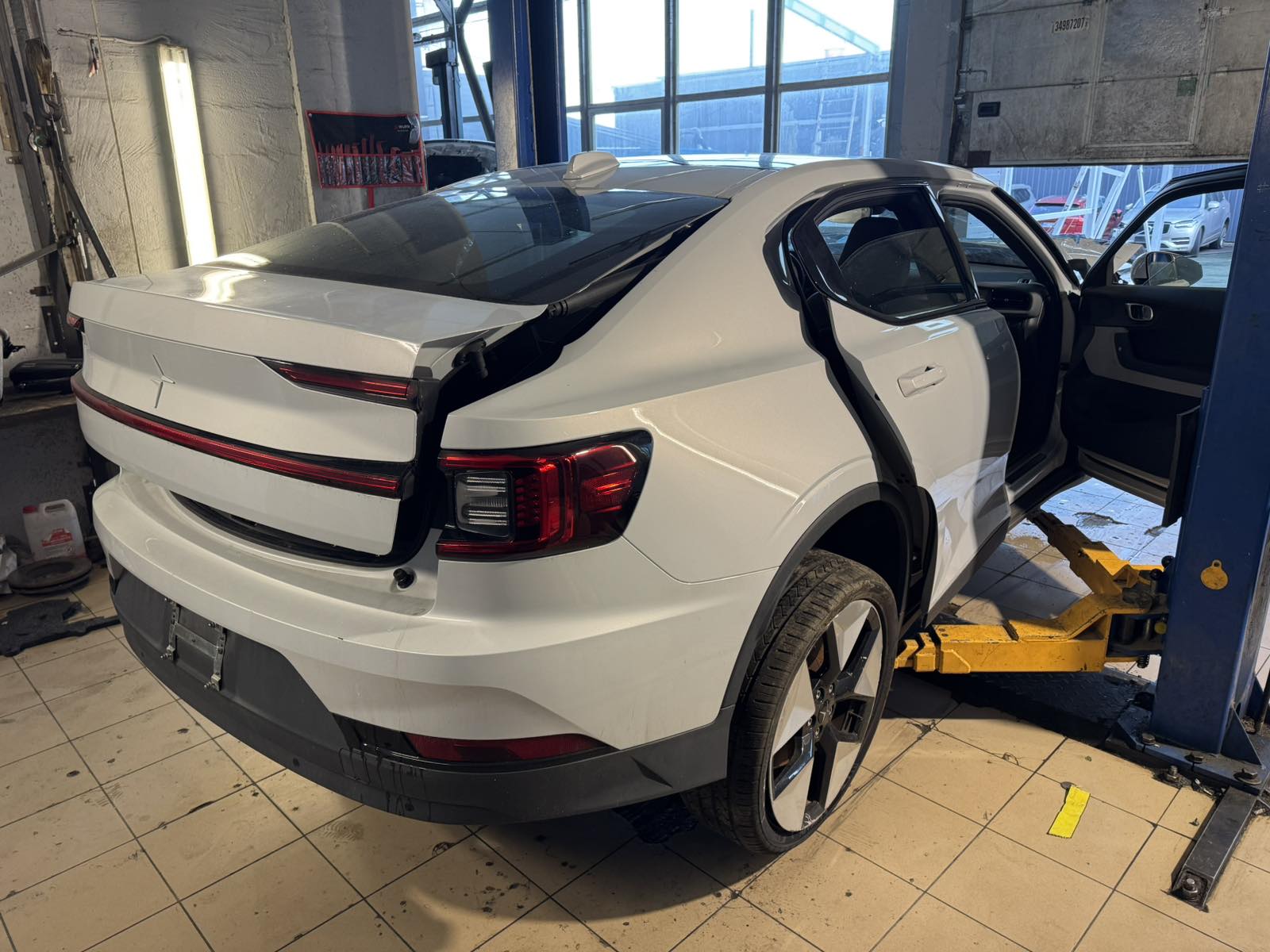 Used Polestar 2 Rear wing and its parts 32234133